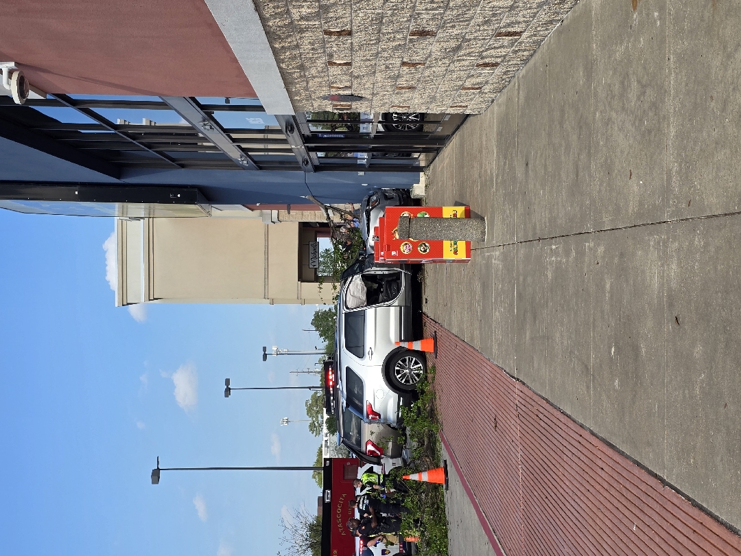 Car vs building. 2 cars into best buy.
